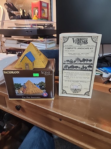 Lot Of 2 Train Items Bachmann Tut Hut Building Woodland Scenics ...