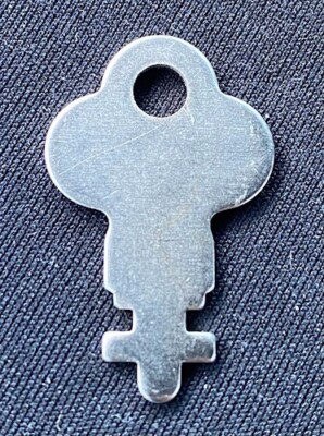 Butterfly Key Fits Many Locks For Coin-op Vending Slot Peanut Gumball ...