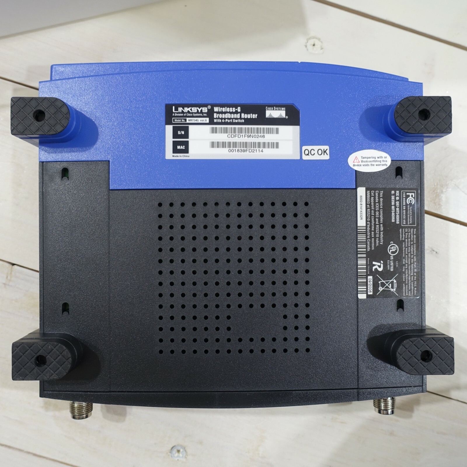 Linksys WRT54GS 54 Mbps 4-Port 10/100 Wireless G Router 2.4 GHz ...