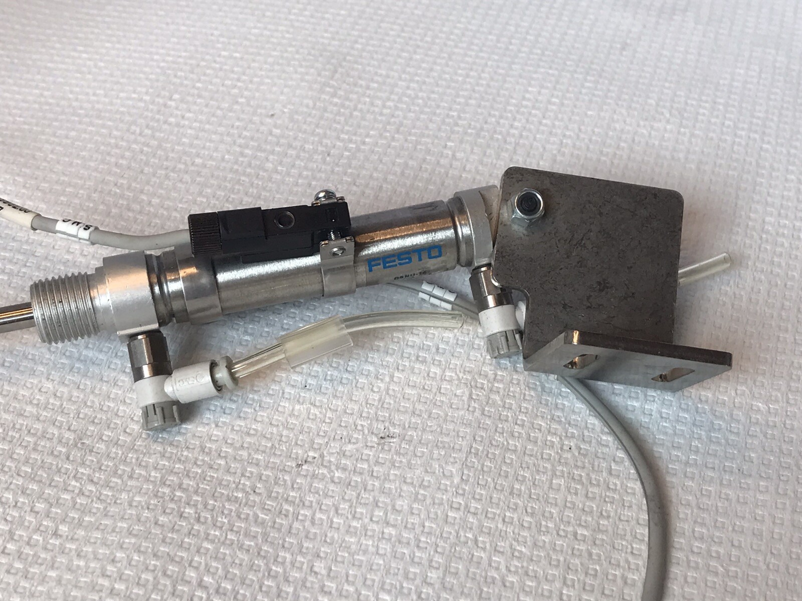 FESTO DSNU-16-40-P-A-510 Pneumatic Cylinder w/ 2 SMC D-C73C Reed ...