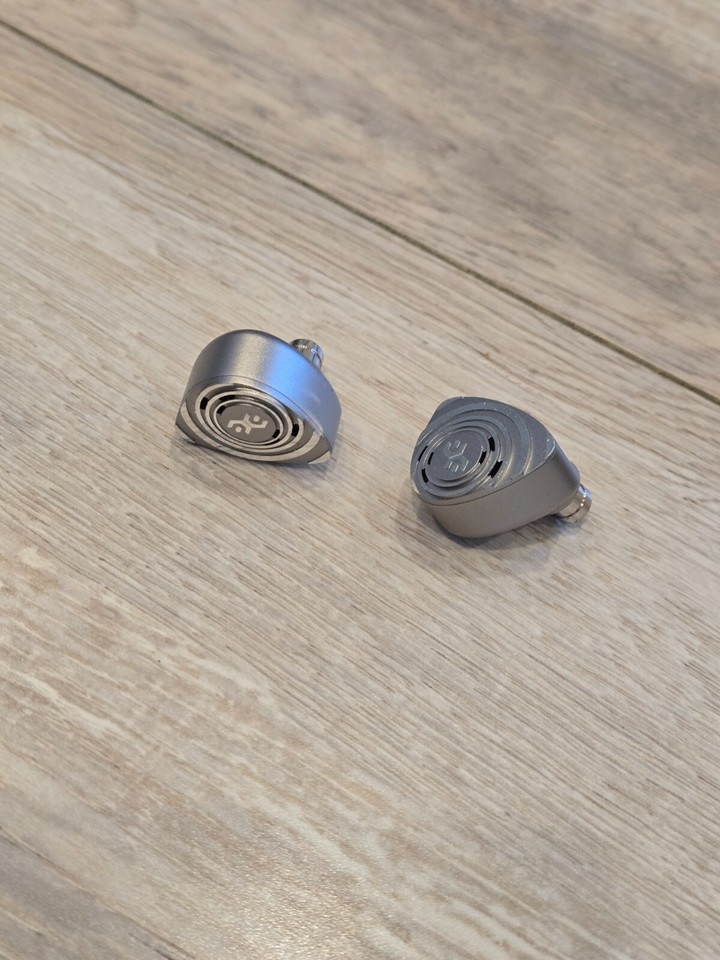 *USED* Elysian Acoustic Labs Pilgrim 1 LSR DD + 3 Sonion BA IEM (4.4mm ...