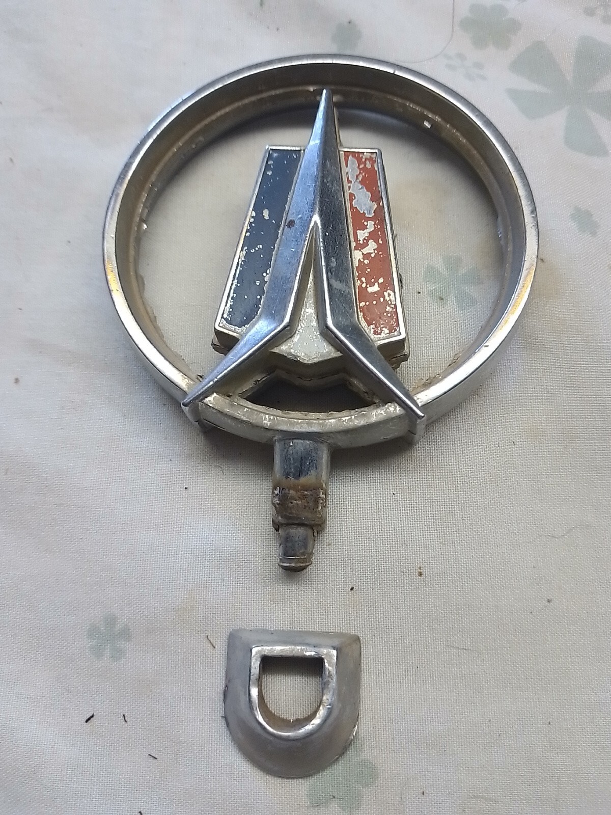 Valiant Chrysler Hood Badge Genuine - Picture 2 of 4