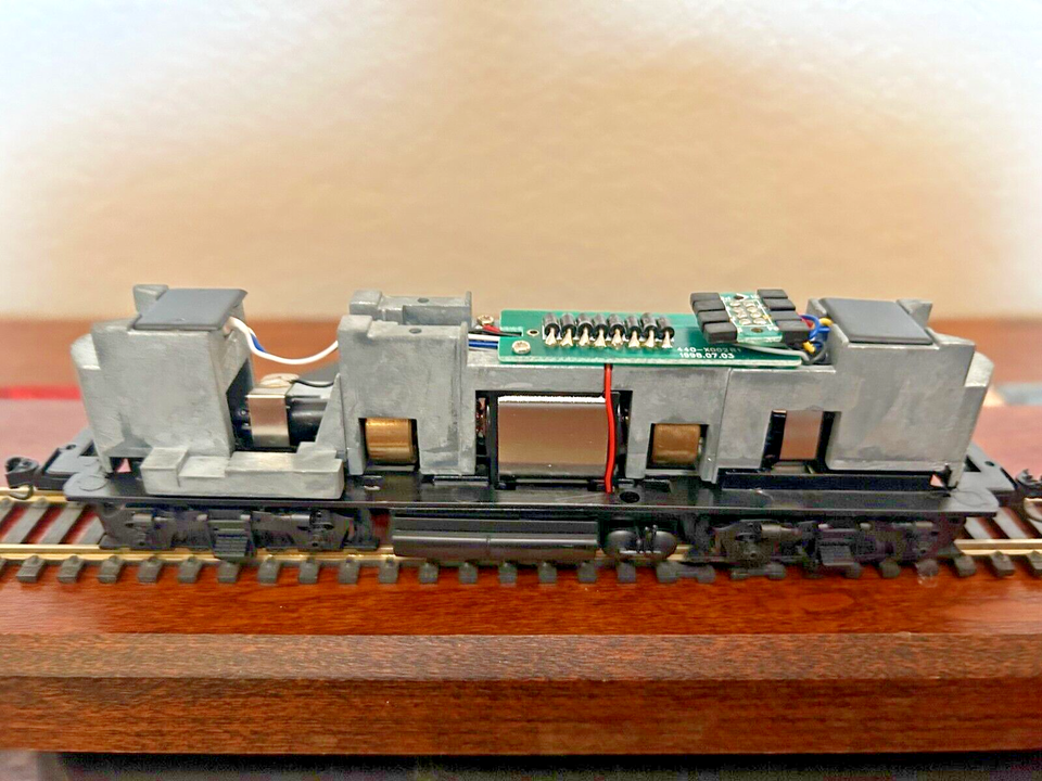 CANADIAN PACIFIC GP9 HIGH HOOD -DC/DCC ready - HO Scale -"BURGUNDY"-NEW ...