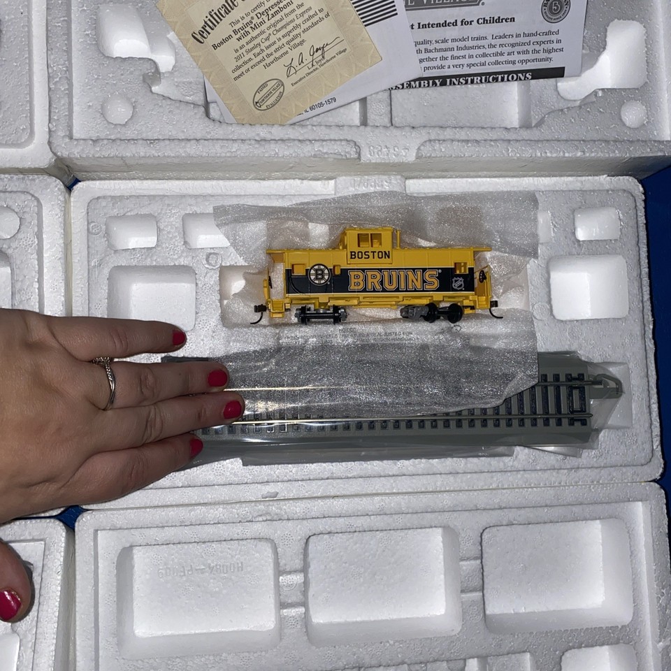 Hawthorne village Boston Bruins 2011 train set pieces | eBay