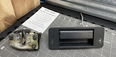 2000 2005 Ford Excursion Rear Right Barn Door Latch and Handle W/ 3 ...