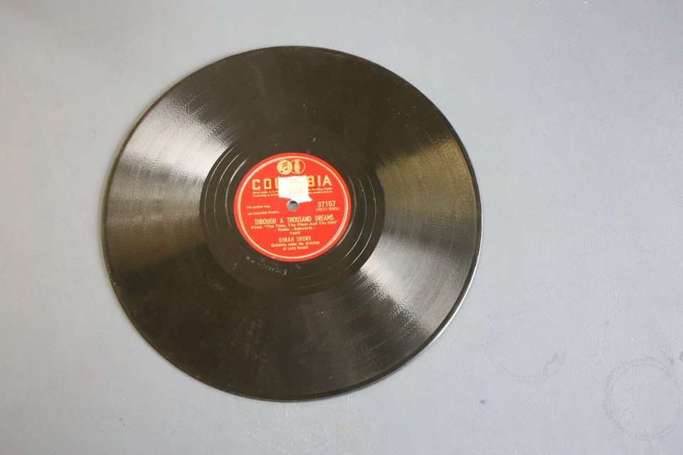 DINAH SHORE - COLUMBIA 37157 - "...A THOUSAND DREAMS" & "A RAINY NIGHT ...