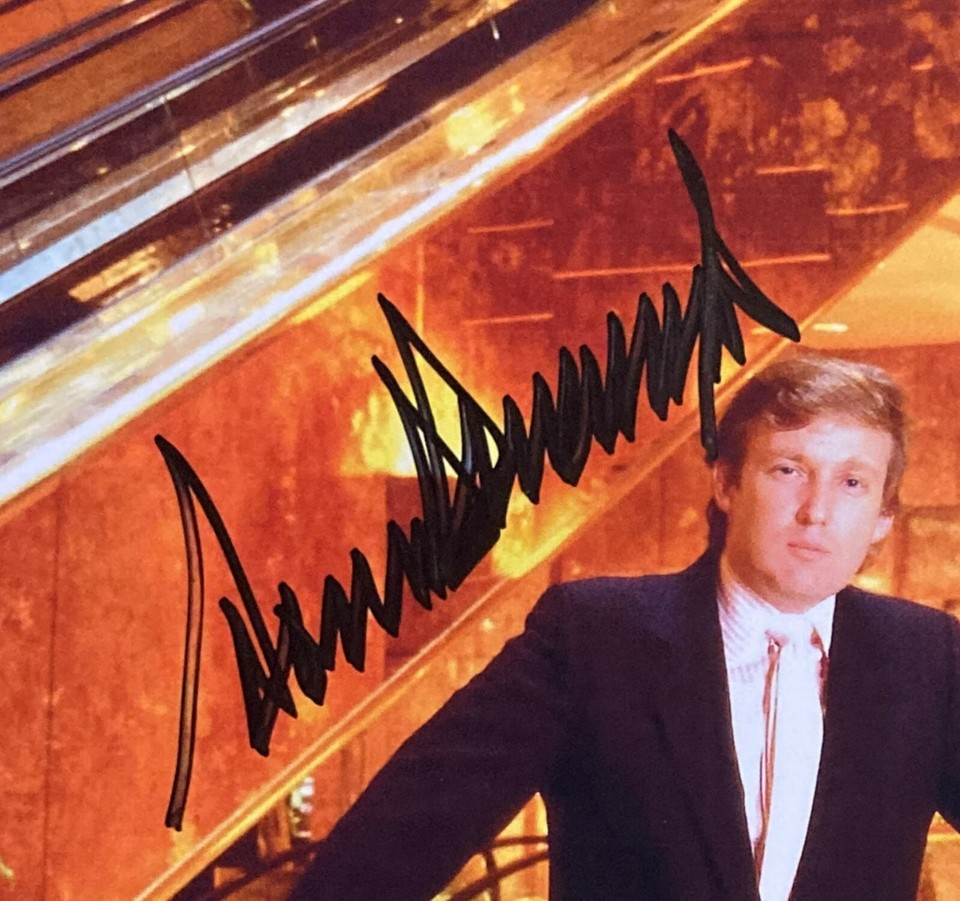 Donald Trump hand signed 8.5x11 picture complete signature autographed ...