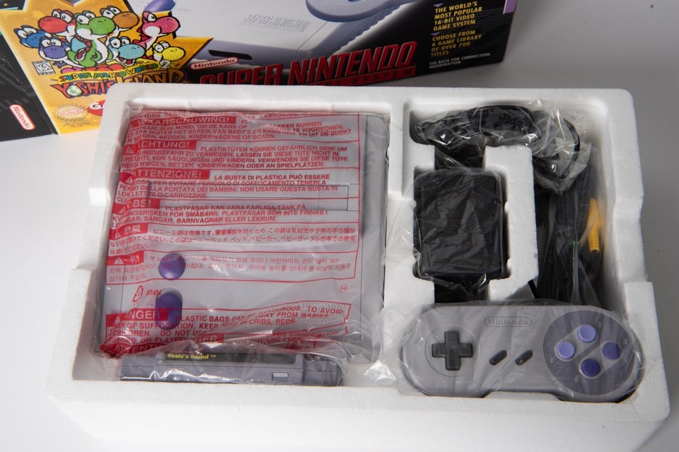 Super Nintendo SNES Control Deck Box Complete Works Yoshi's Island ...