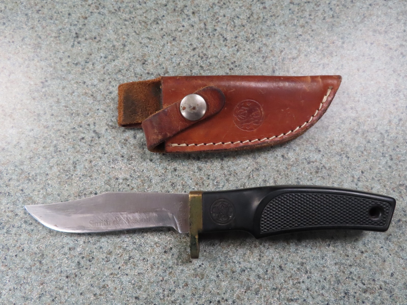 VINTAGE SMITH AND WESSON FIXED BLADE KNIFE WITH LEATHER SHEATH | eBay