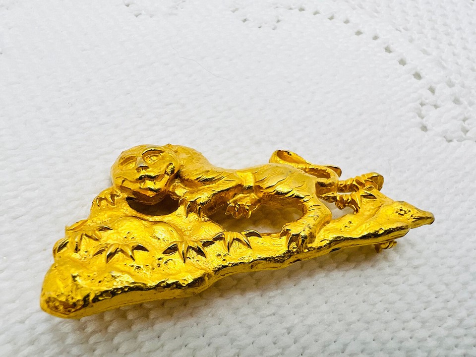 Vintage MFA Museum of Fine Arts Signed Gold Tone Crouching Tiger Pin ...