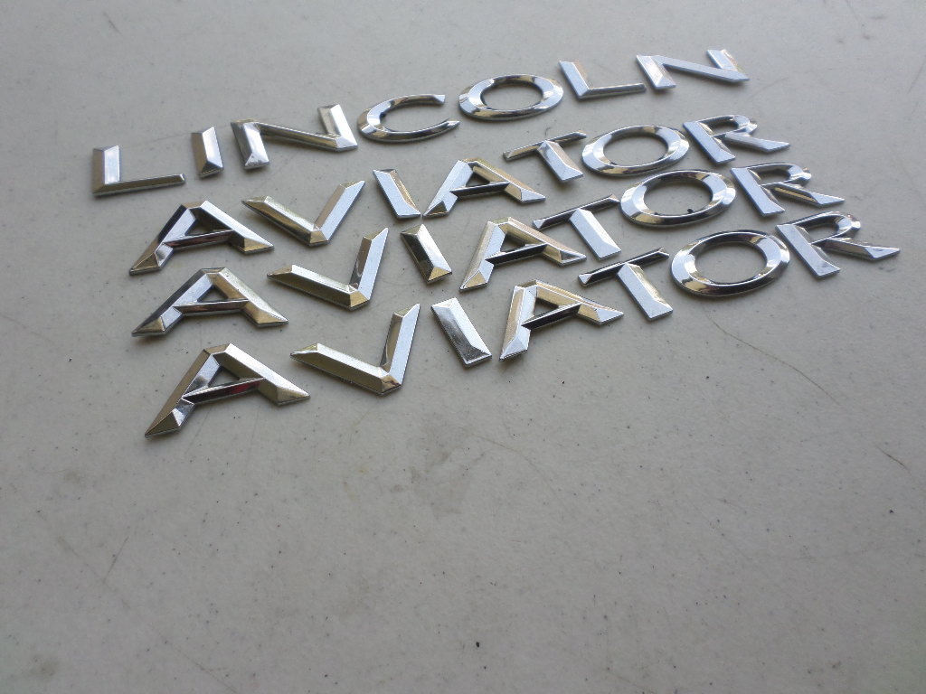 03-06 Lincoln Aviator Emblem 2C5Z-7842528-AA Nameplate 2L7Z-7842528 ...