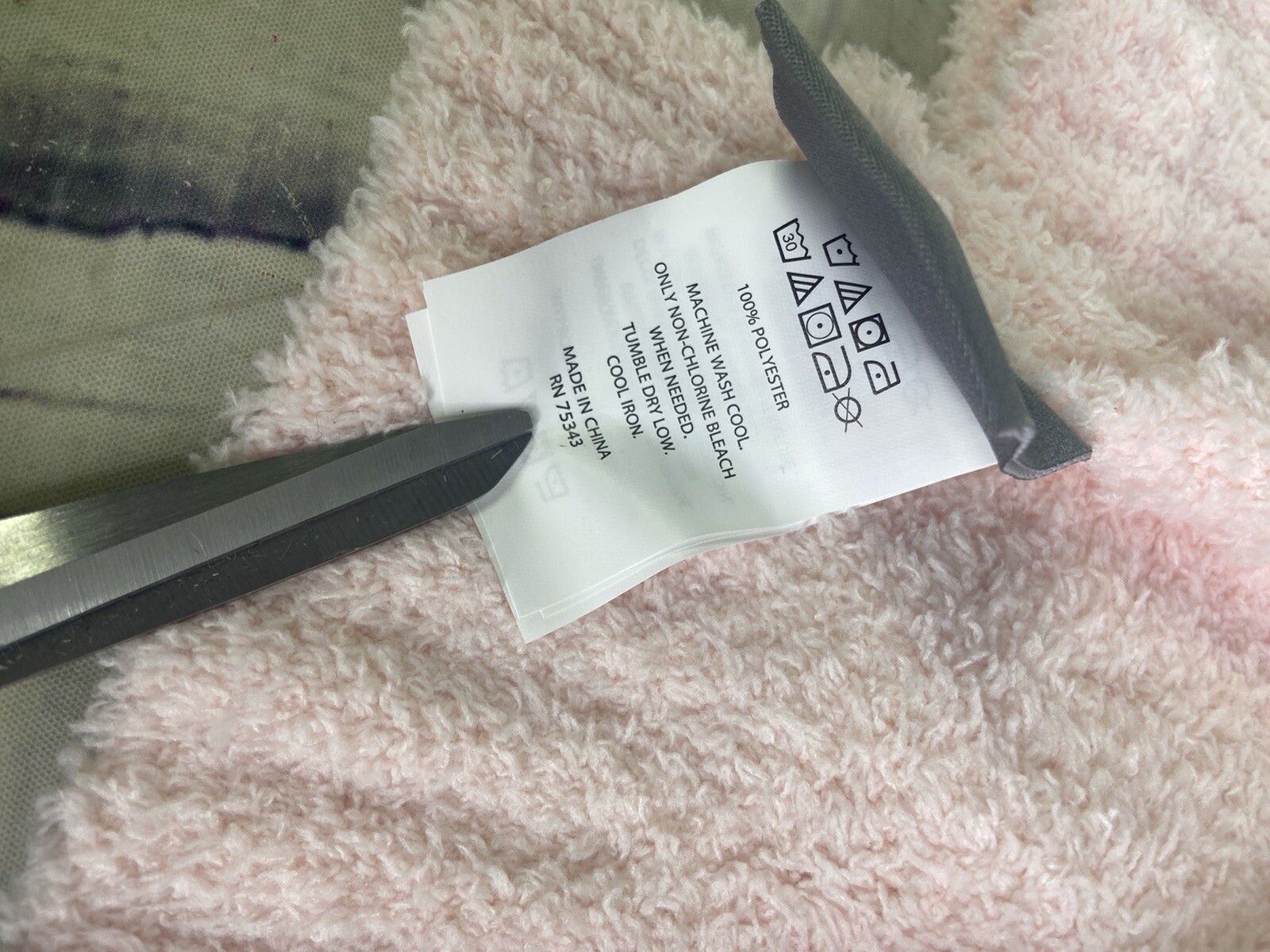 TAHARI Baby Pink Soft Knit Blanket Quilted Pattern 30in X 40in NEW EBay tahari-baby-pink-soft-knit-blanket-quilted-pattern-30in-x-40in-new-ebay