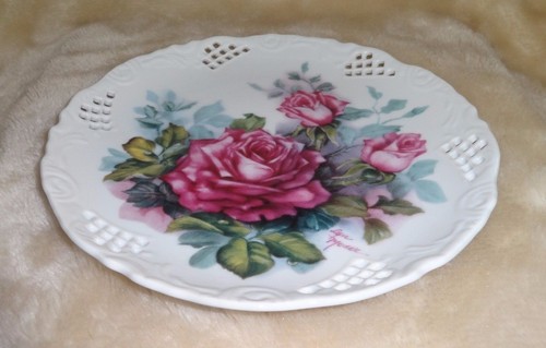 BEAUTY IN BLOOM Classic Roses Flower Plate LYN MOSER Bradford Exchange ...
