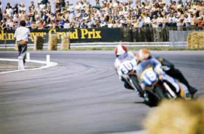 Chas Mortimer Yamaha leads Kork Ballington Yamaha 1976 Motorcycle Old ...