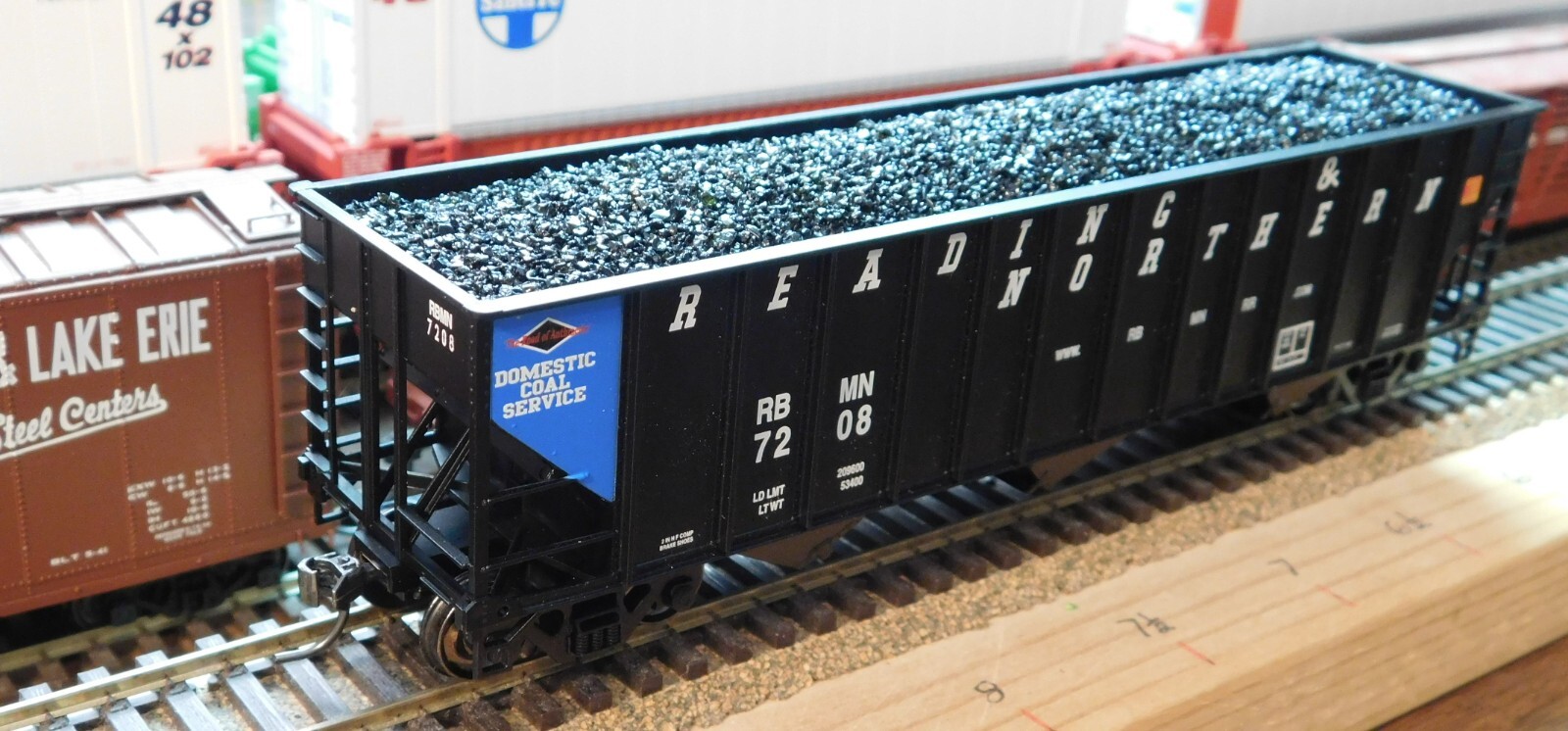 BOWSER READING & NORTHERN RR 100 TON HOPPER RBMN #7208 HO SCALE W/COAL ...