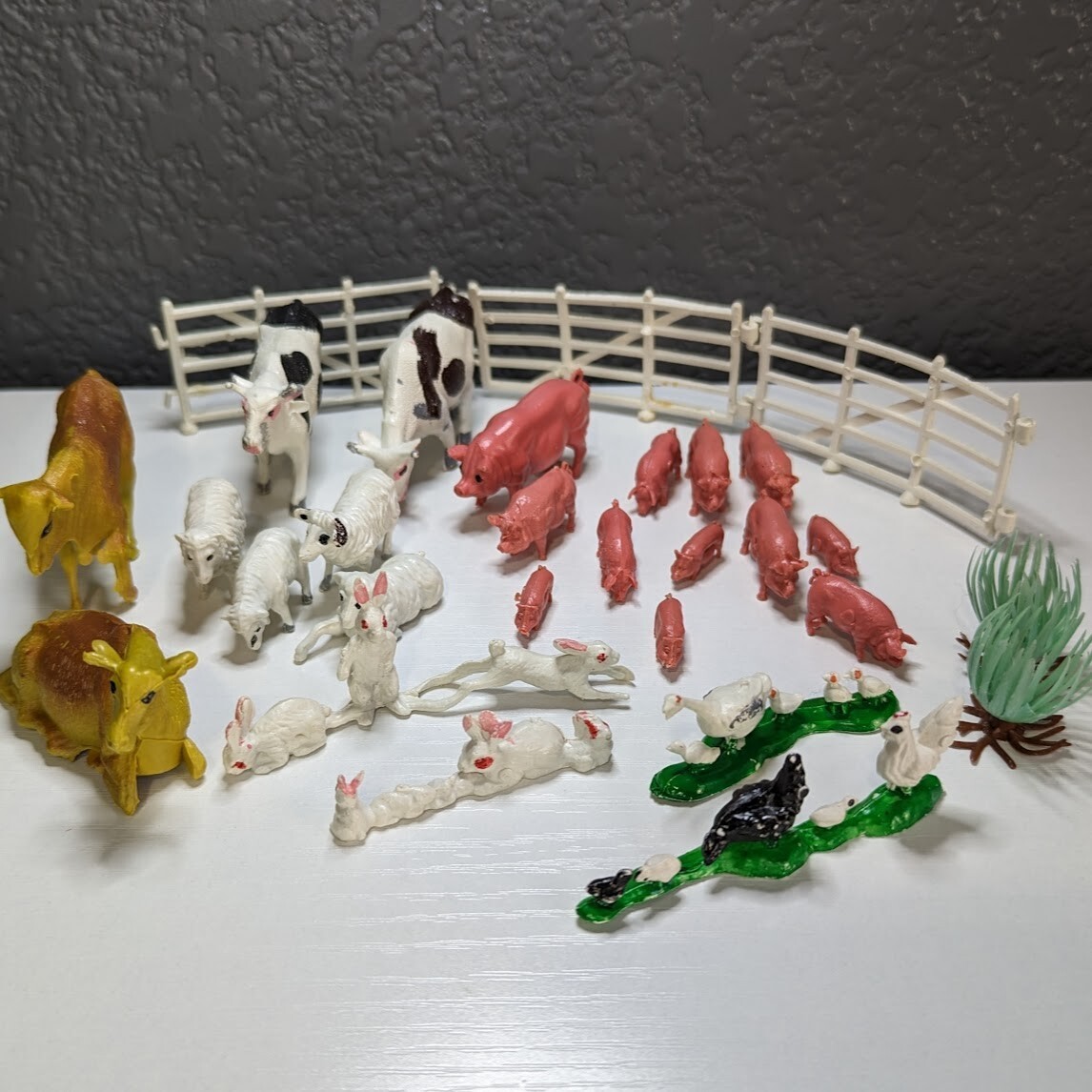 LOT of 28 Vintage Farm Animal Toys Asssorted Animals, fences, plants | eBay