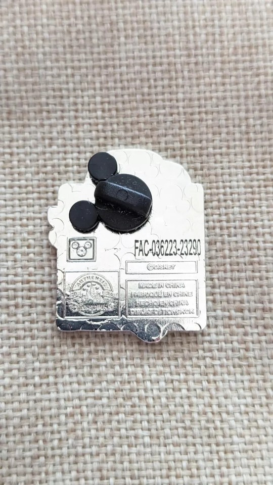 2024 Disney authentics Parks Wreck It Ralph Mystery Pin Adorabeezle ...