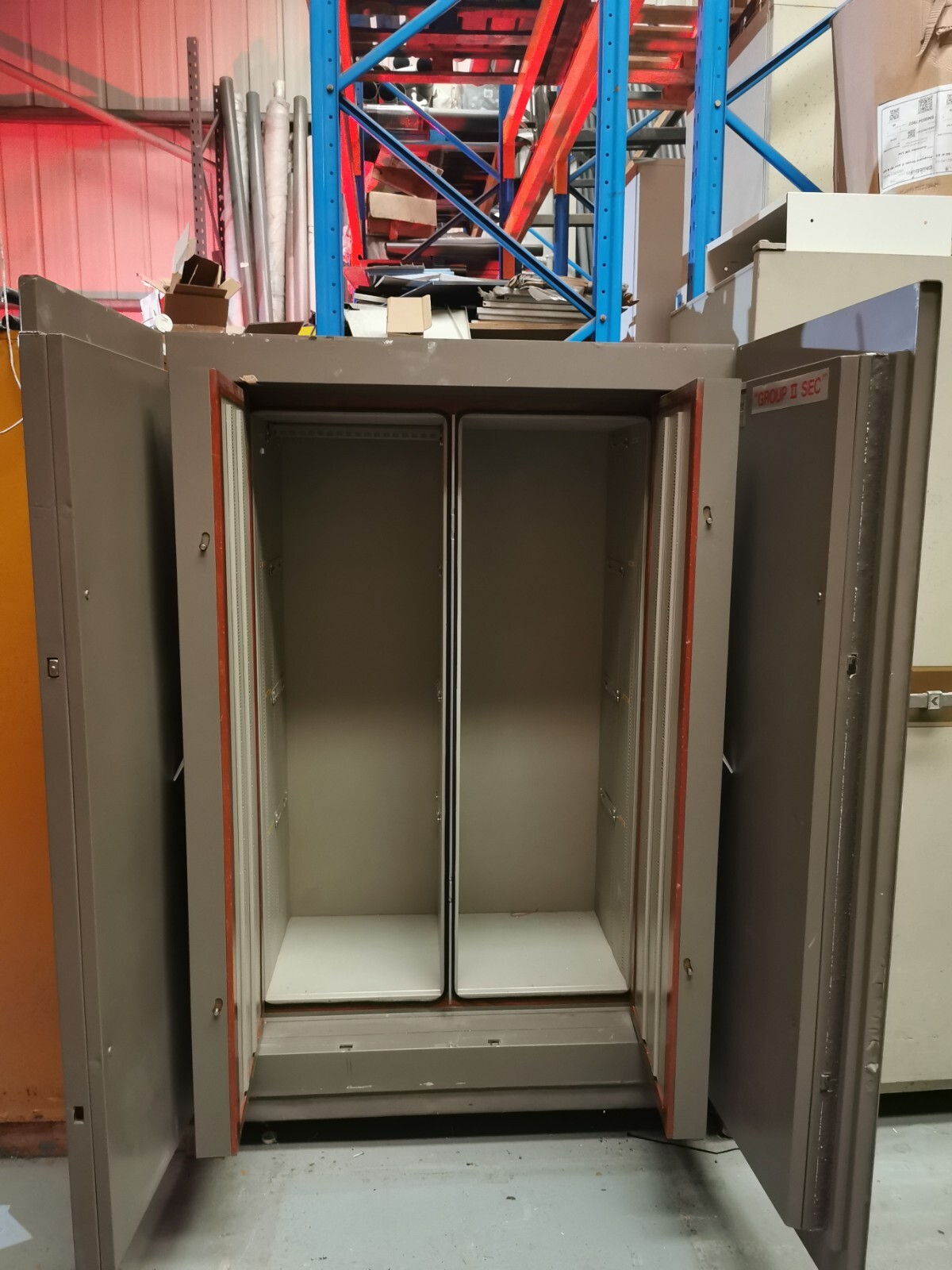 Surface mounted Chubbsafes 2 hour Data Safe with Manifoil Combination ...