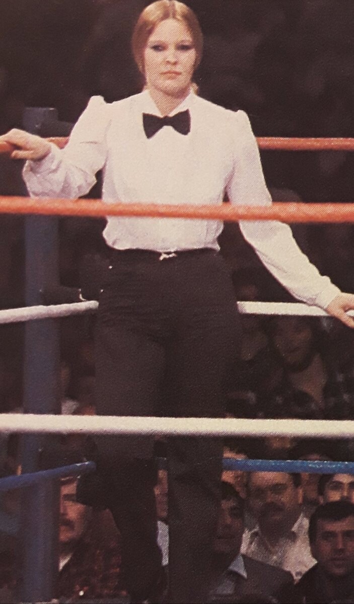 RITA MARIE CHATTERTON 8X10 PHOTO WRESTLING PICTURE WWF REFEREE WIDE ...
