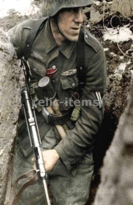 WW2 PICTURE PHOTO GERMAN SOLDIER WITH GRENADES AND MP-40 6542 | eBay