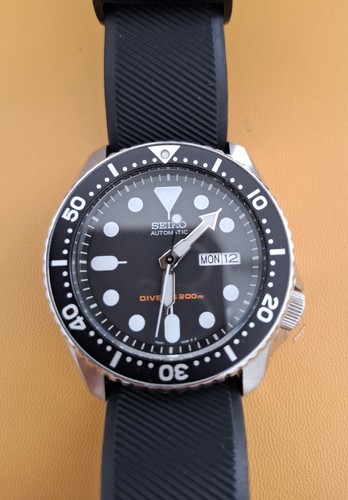 Seiko SKX007 Automatic Black Dial Rubber Strap 200m Scuba Diver Watch ...