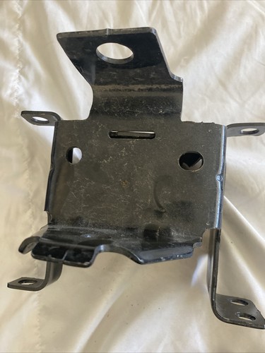 NEW OEM GM CHEVROLET SILVERADO Front Bumper-Inner Bracket Right ...