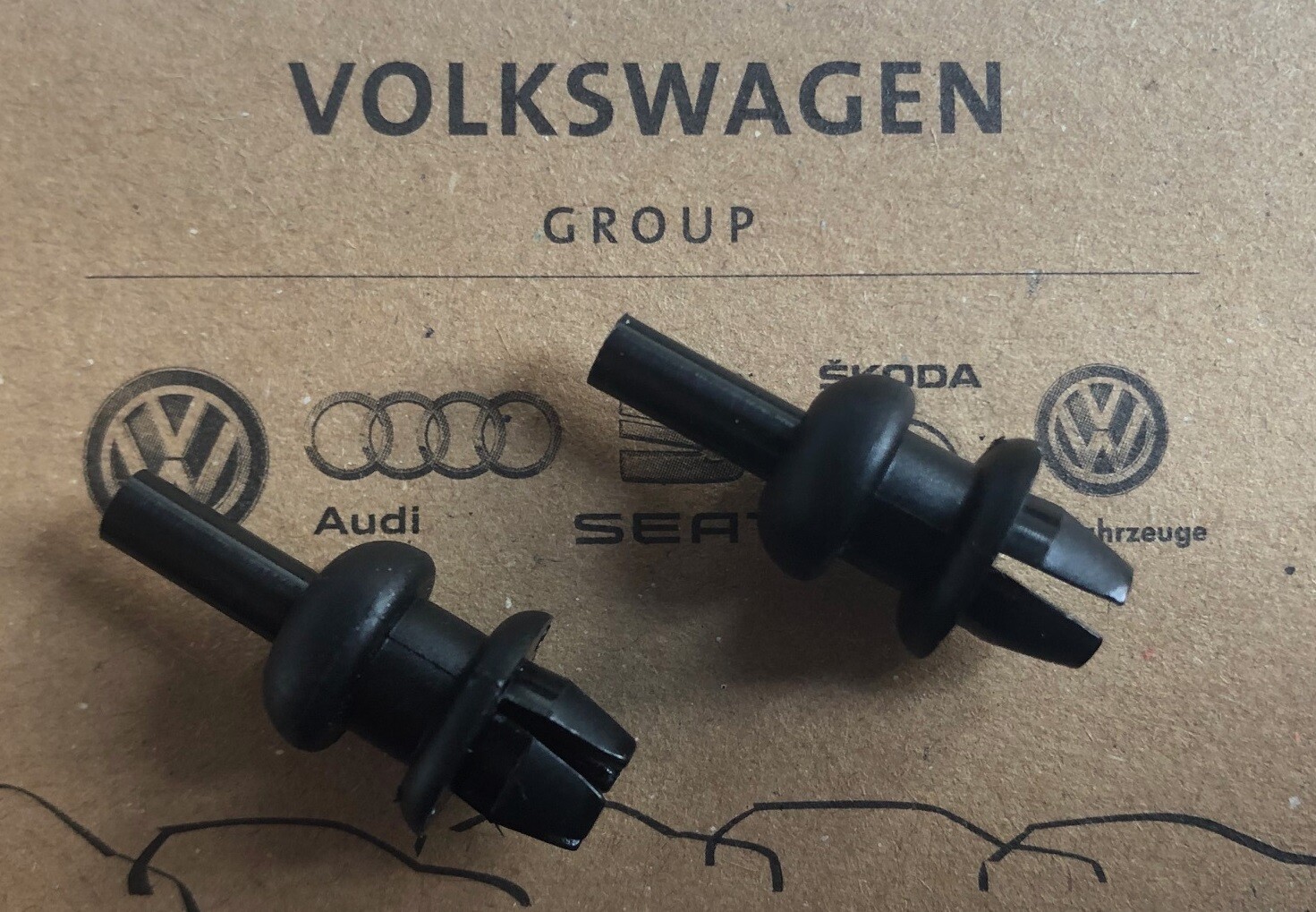 2x Original VW Halter für Halteband Hutablage Skoda Seat 191867775A 01C ...