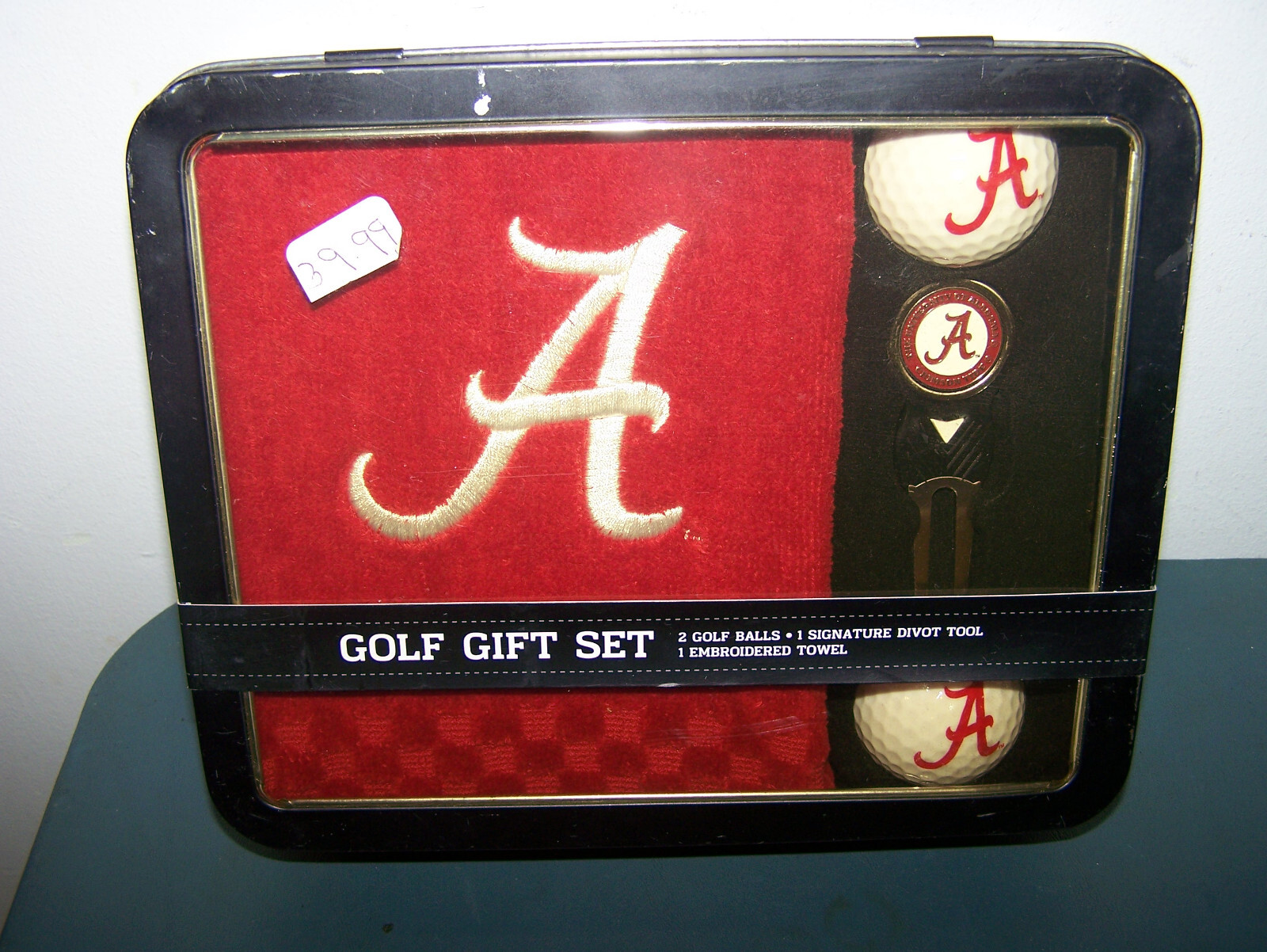 ALABAMA CRIMSON TIDE TEAM GOLF GIFT SET TOWEL 2 BALLS SIGNATURE DIVOT ...
