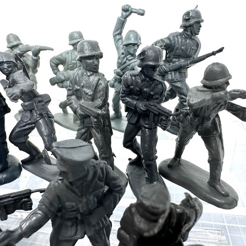 World War 2 German Infantry Military Plastic WW2 Toy Soldier Figures ...