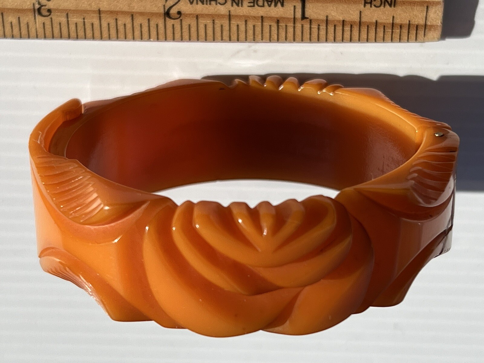 ANTIQUE VINTAGE BAKELITE ART DECO NOUVEAU CARVED FLOW… - Gem