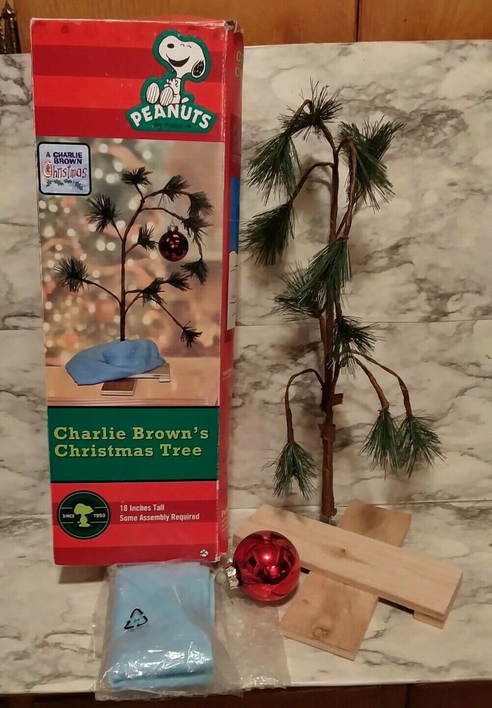 Peanuts Charlie Brown's Sad Christmas Tree w/ Ornament Blanket 18" TV ...