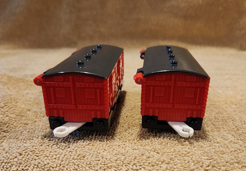 Thomas & Friends 2010 Trackmaster Two Mail Cars. See Inside coaches ...