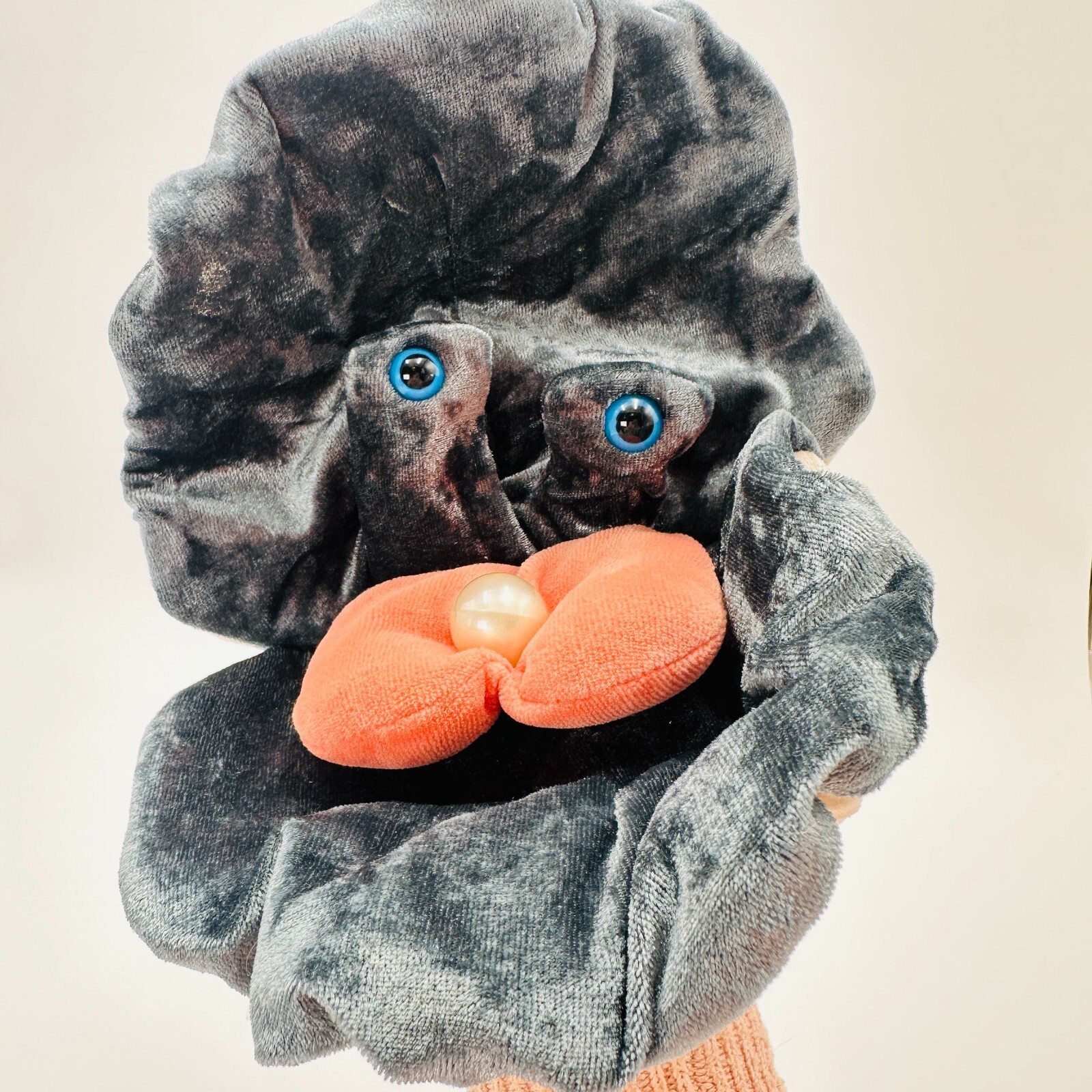 Folkmanis Giant Clam Hand Puppet Plush Gray Tan Moveable Shell & Eyes ...