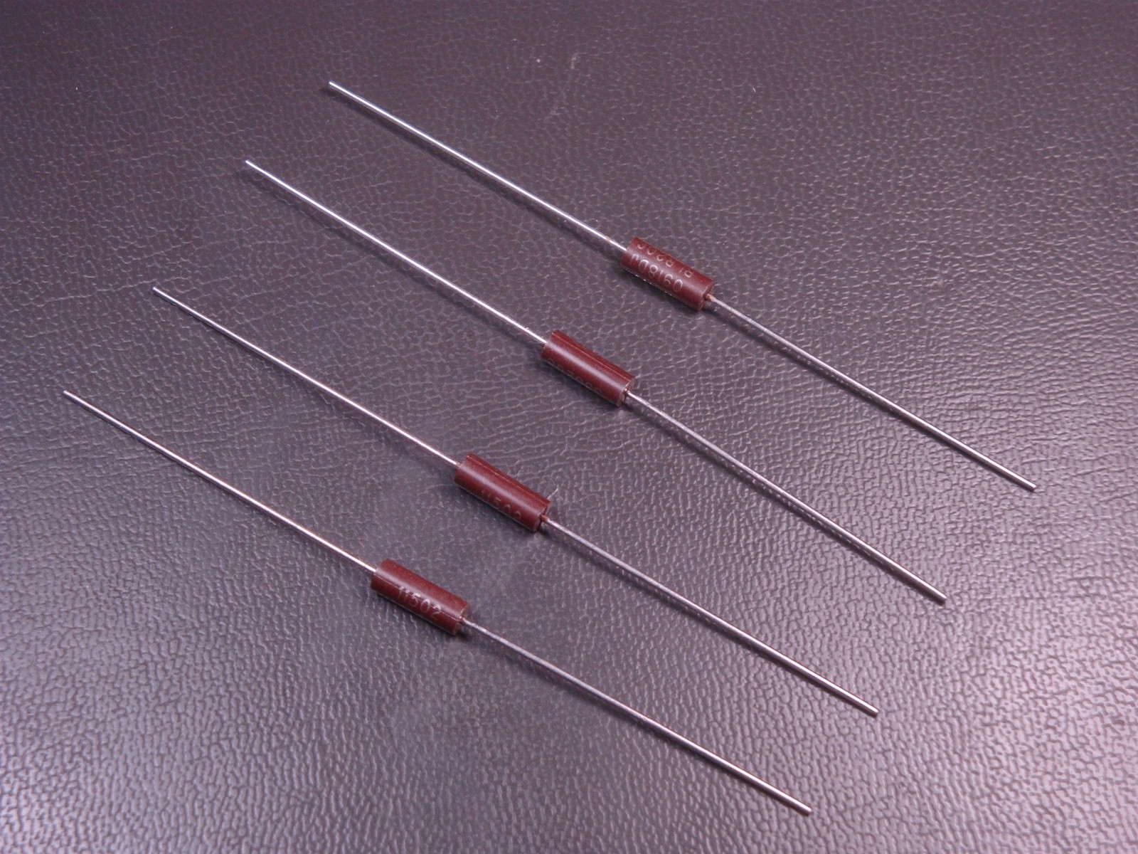 Lot of 4 RLR20C3302GS IRC Metal Film Resistor 33k Ohm 500mW 1/2W 2% ...