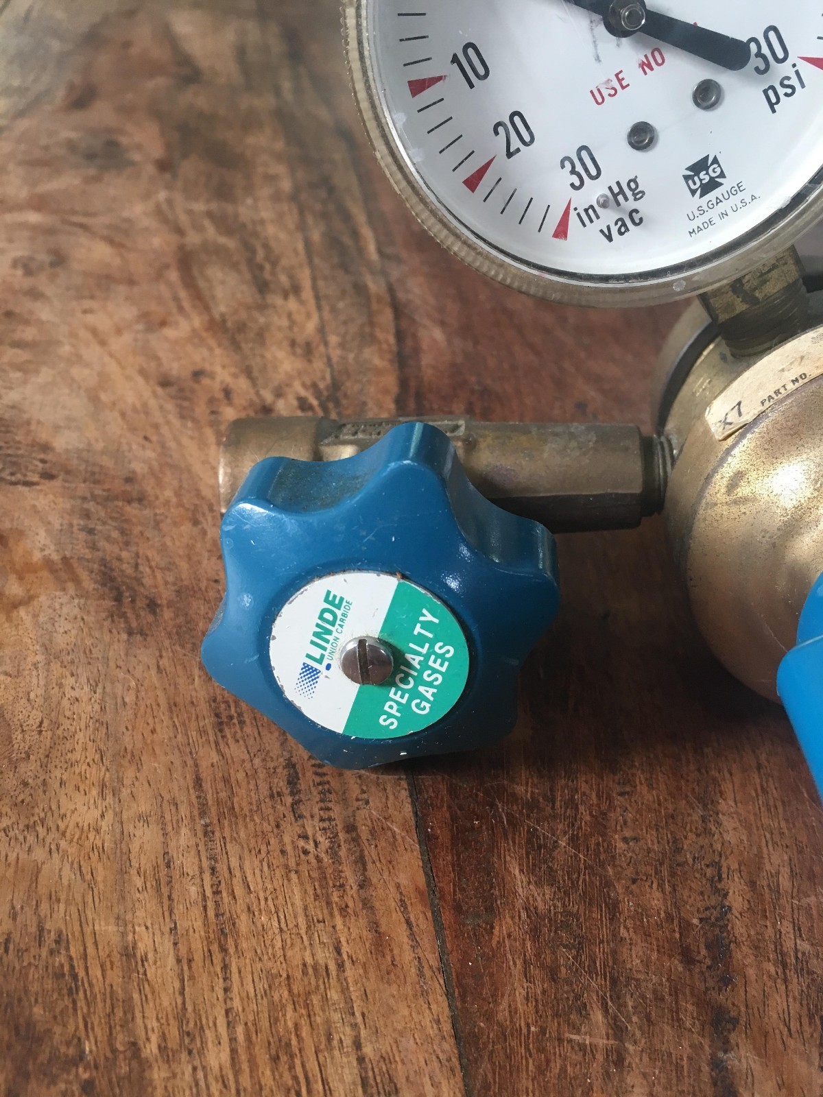 Union Carbide Linde Specialty Gases Regulator w/ USG 0-4000 PSI Gauge ...