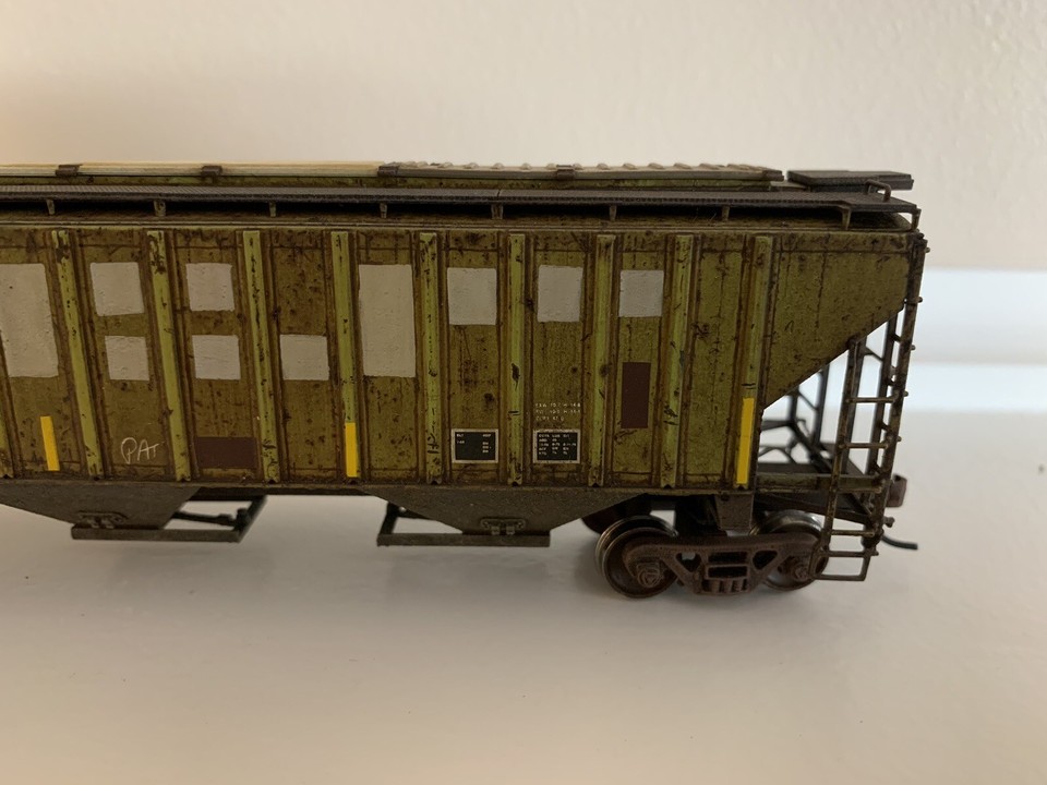 Custom Weathered Intermoutain Covered Hopper CP Canadian Pacific Mellow ...