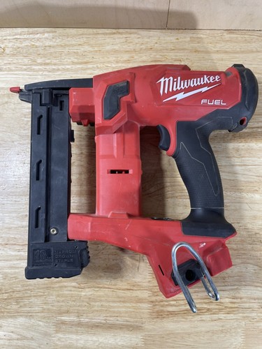 Milwaukee 2749-20 M18 FUEL 18GA Narrow Crown Stapler - FOR PARTS ...