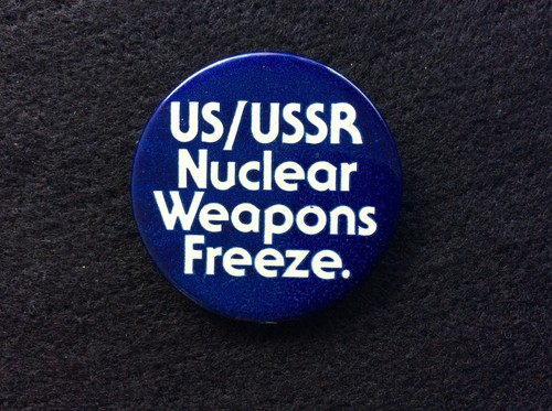 Pin Button US USSR NUCLEAR WEAPONS FREEZE. Extremely rare vintage badge ...