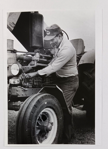 1985 Tractor Repairman Mechanic Farmer Worker Vintage Press Photo | eBay