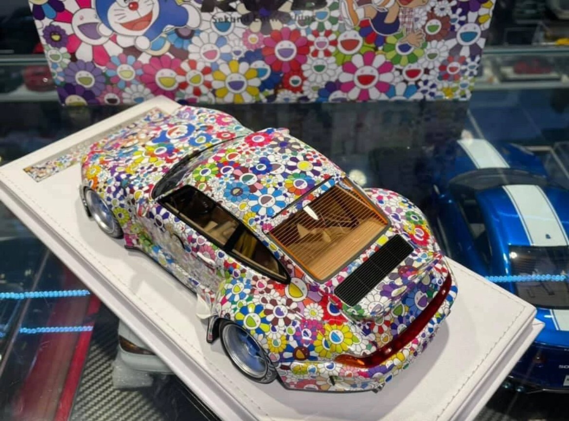 RARE 1/18 VIP Porsche 911 RWB 993 Kaikai Kiki Takashi RARE 1/18 VIP Porsche 911 RWB 993 Kaikai Kiki Takashi
