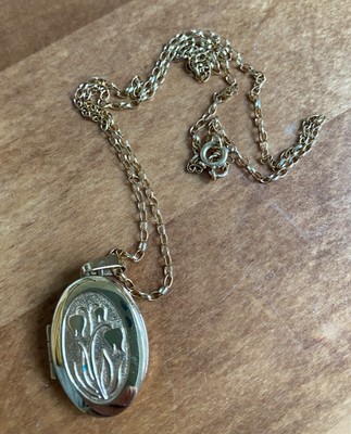 Beautiful 9ct gold oval tulip design locket on 18 inch belcher chain | eBay