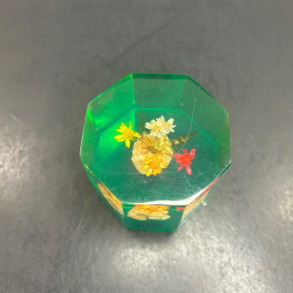 Vtg Lucite Flower and Shell Paperweight Clear with Green Base Made in ...