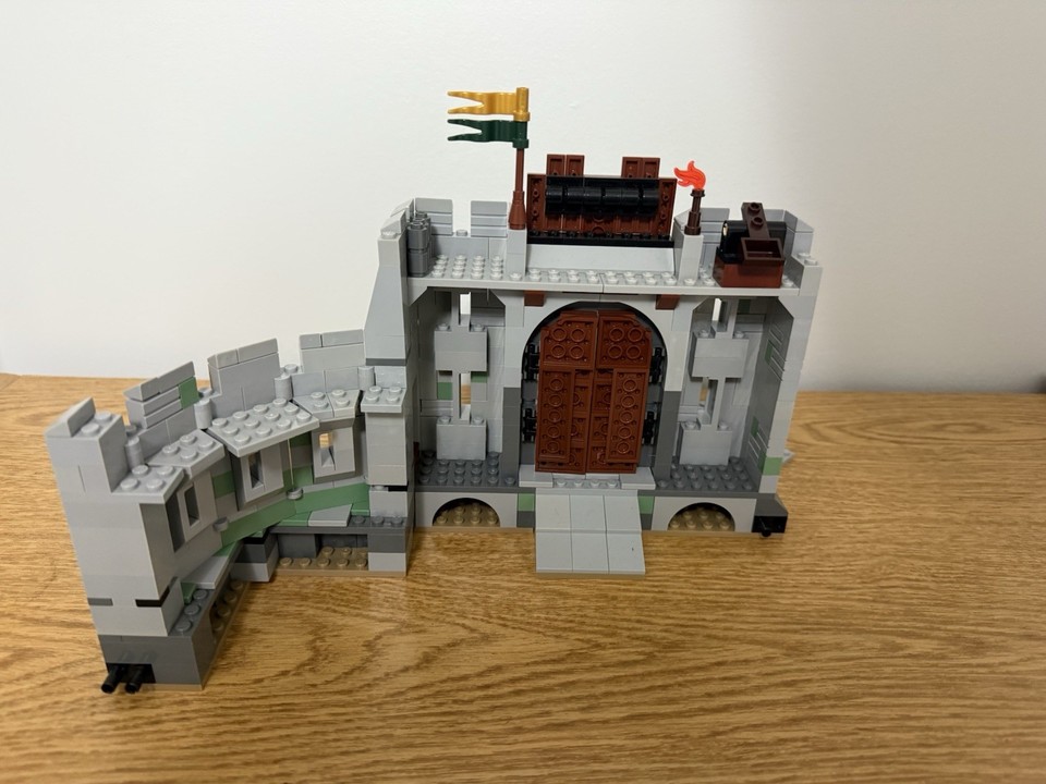 LEGO The Lord of the Rings: The Battle of Helm's Deep (9474) 100% Comp ...