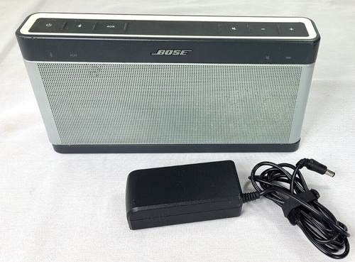 BOSE Soundlink Bluetooth Portable Speaker III 414255 w. Charger, Good ...
