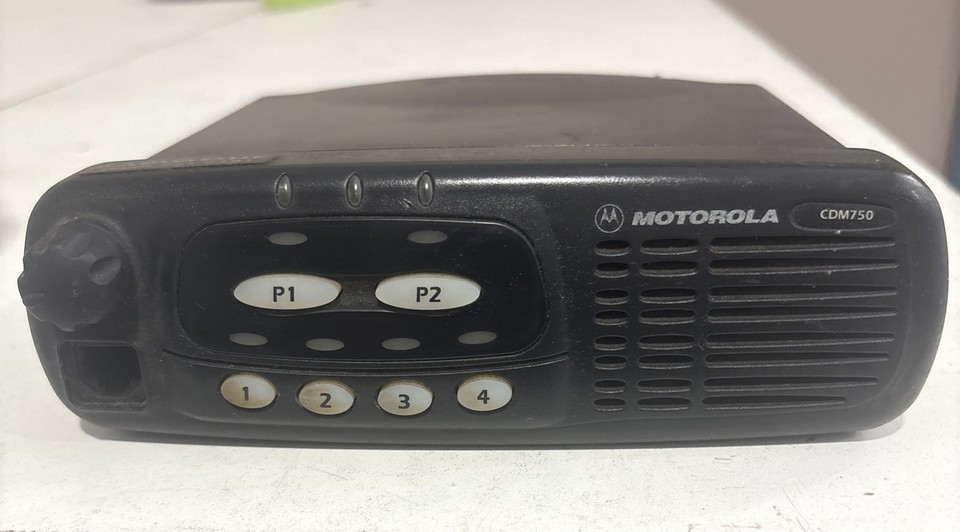 Motorola CDM750 UHF 40 Watt AAM25SKC9AA1AAQS | eBay