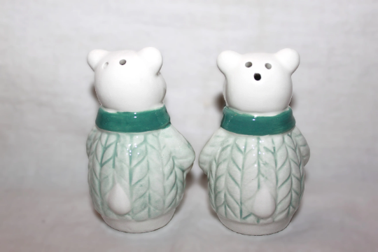 ADORABLE Christmas White Polar Bear Salt Pepper Set Holiday Winter Gift ...