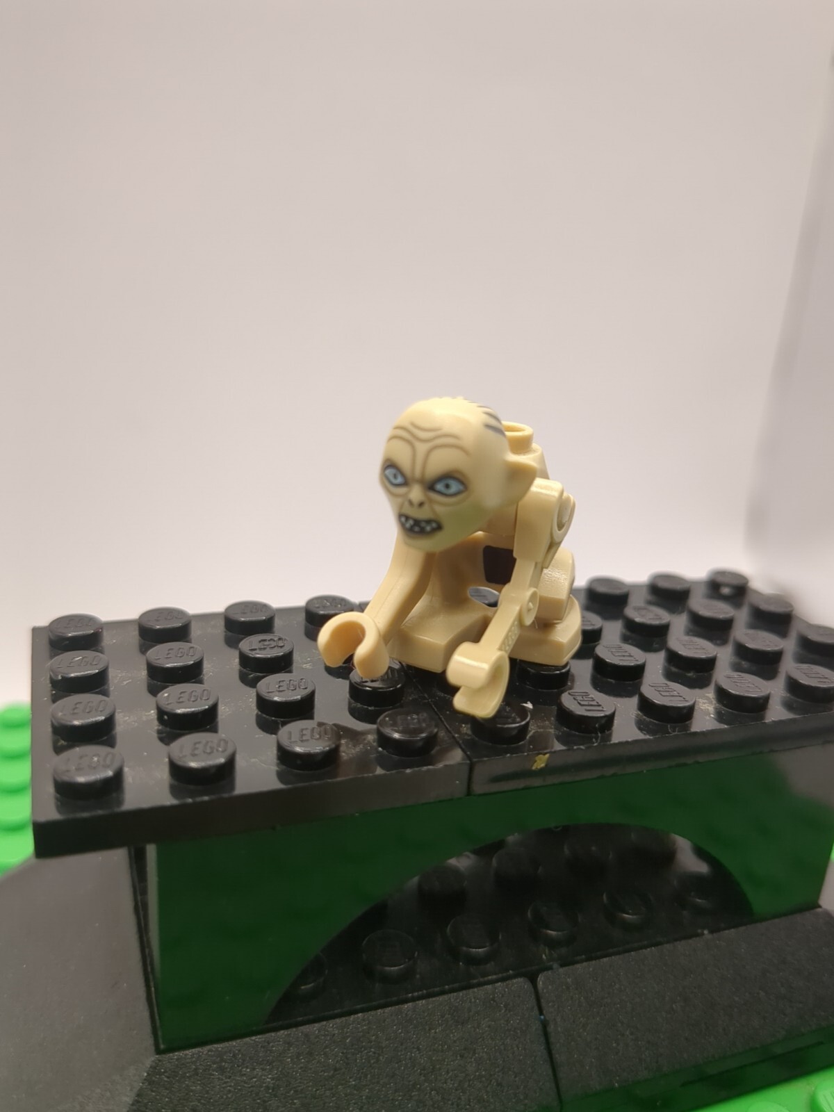 LEGO Gollum Minifigure Wide Eyes lor005 Lord of the Rings Hobbit | eBay