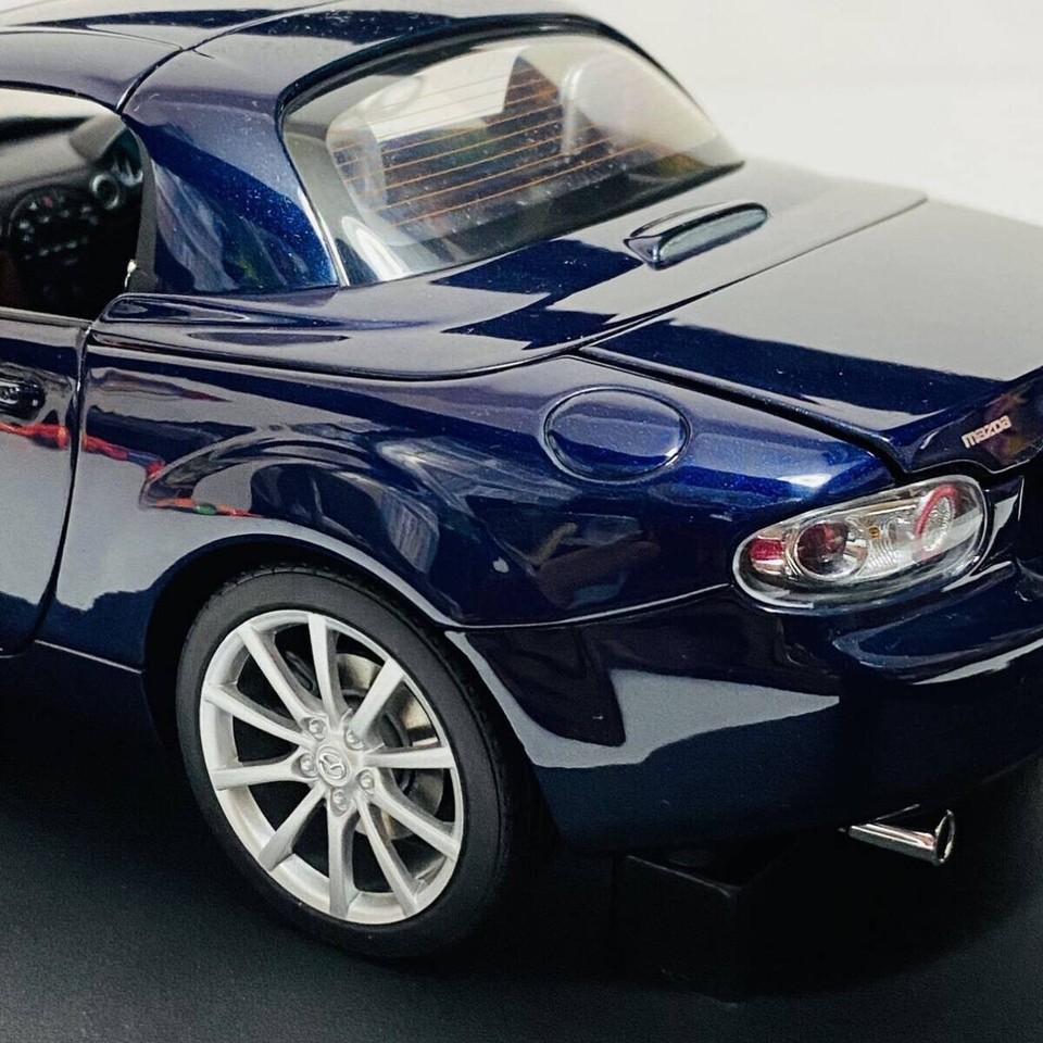 1/18 AUTOart Mazda MX-5 Roadster Retractable Roof 2006 Stormy Blue w ...