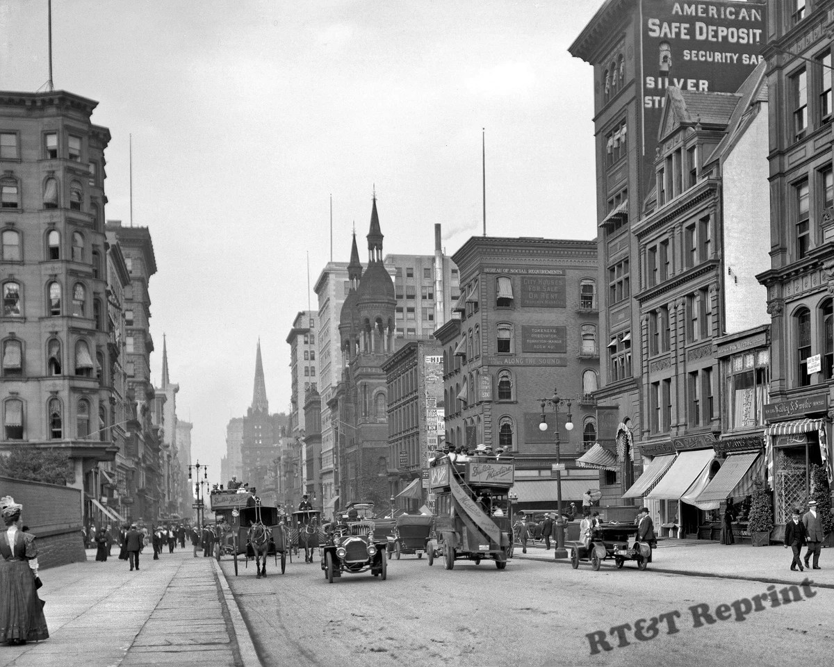 Busy Street New York 1920s