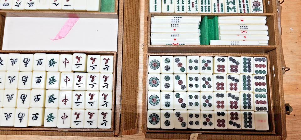 Vintage Bamboo and Bone Mah Jong Mahjong Set Tiles Wood Box - 142 tiles ...